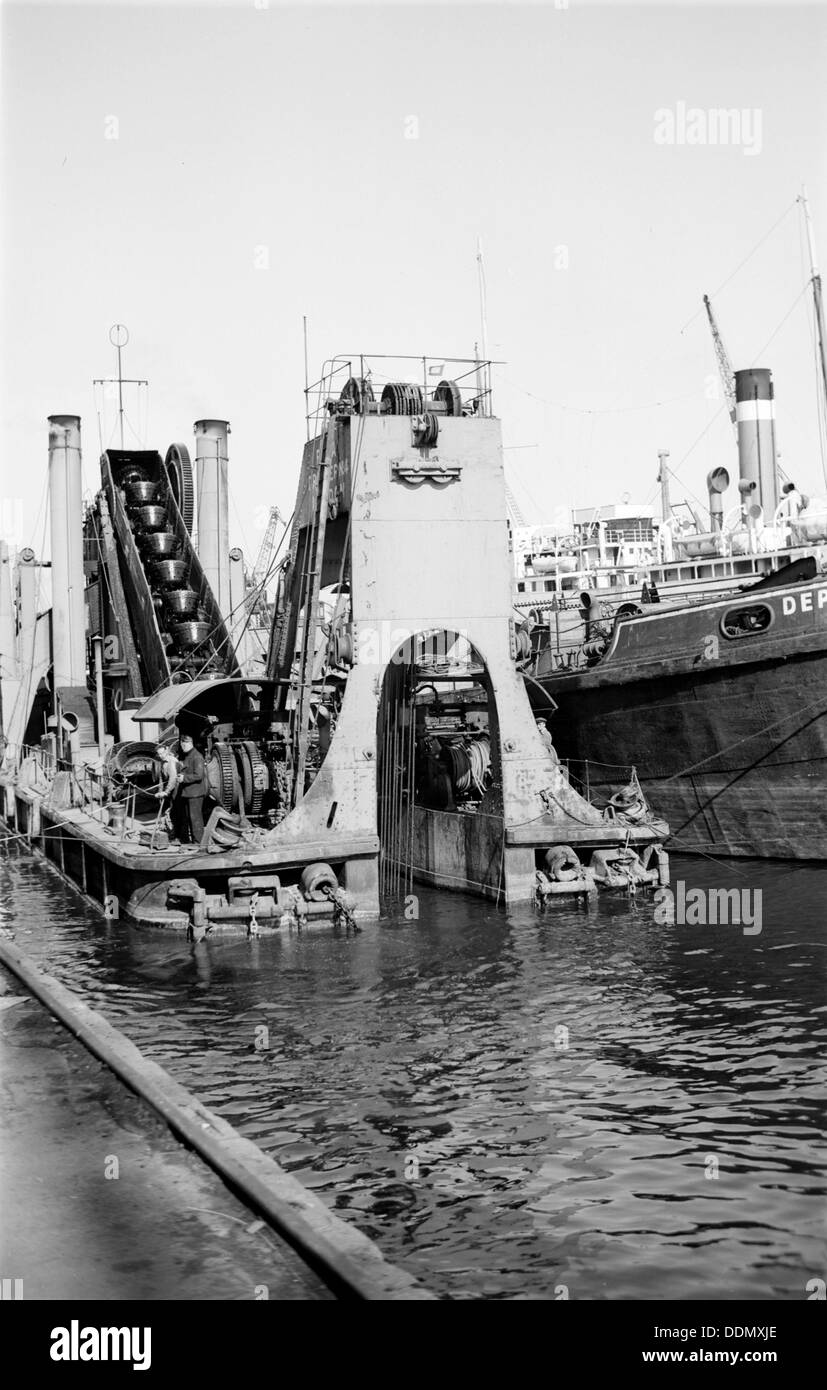Docks 1940s hi-res stock photography and images - Alamy