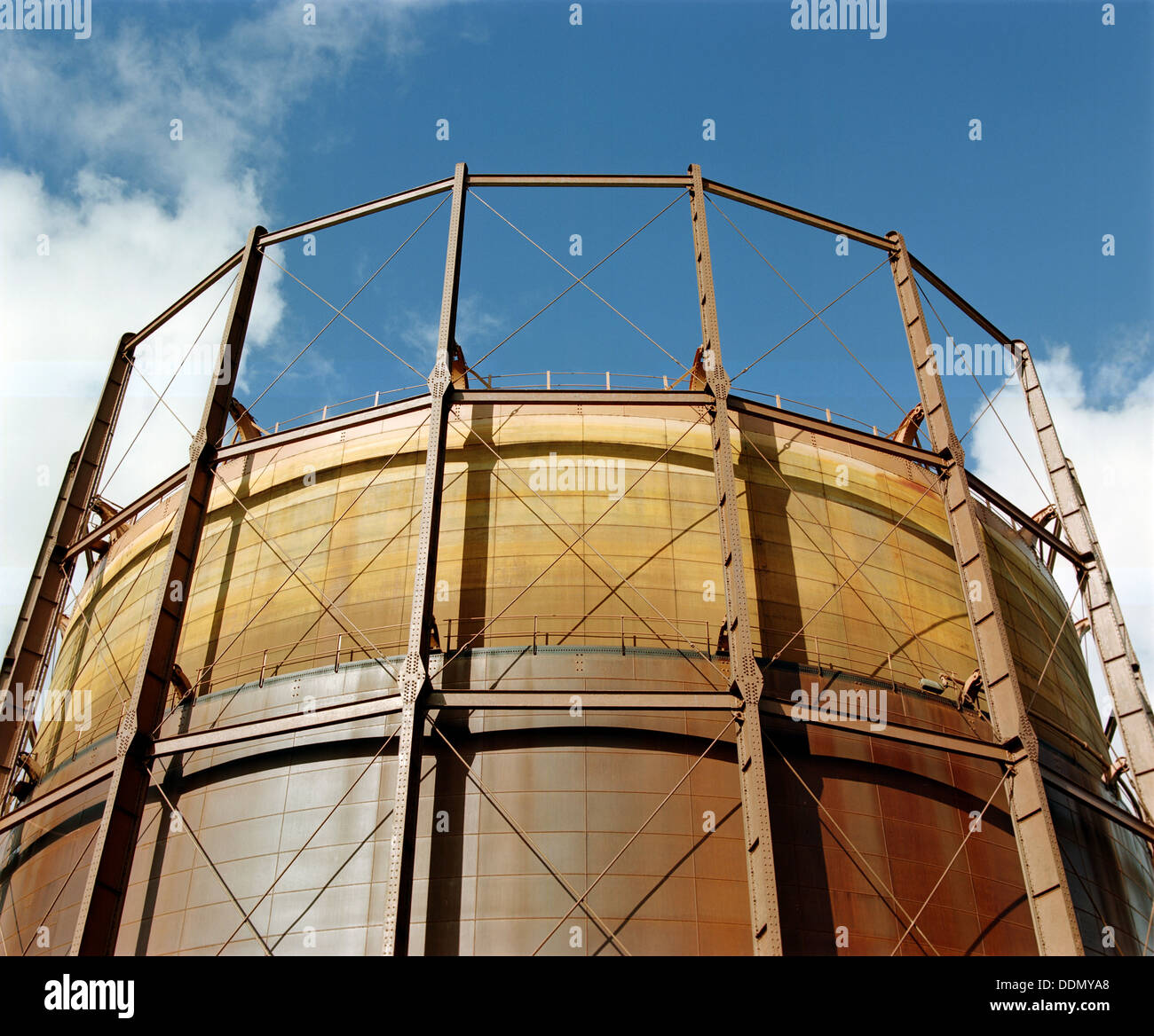 Gasometer england hi-res stock photography and images - Alamy