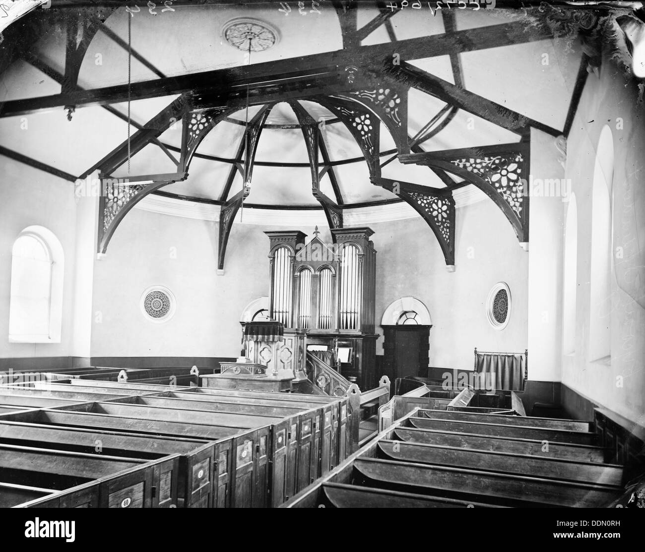 Independent chapel hi-res stock photography and images - Alamy