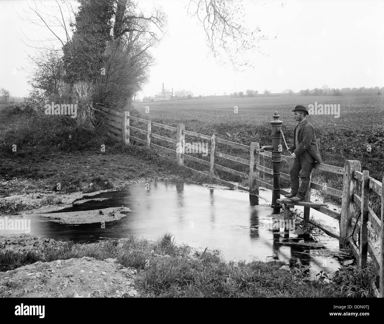 Thames head Black and White Stock Photos & Images - Alamy