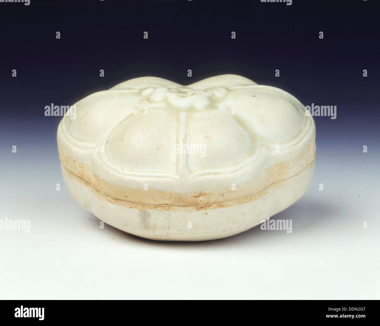 Trefoil box with applique of a bushy-tailed fox, late Tang dynasty ...