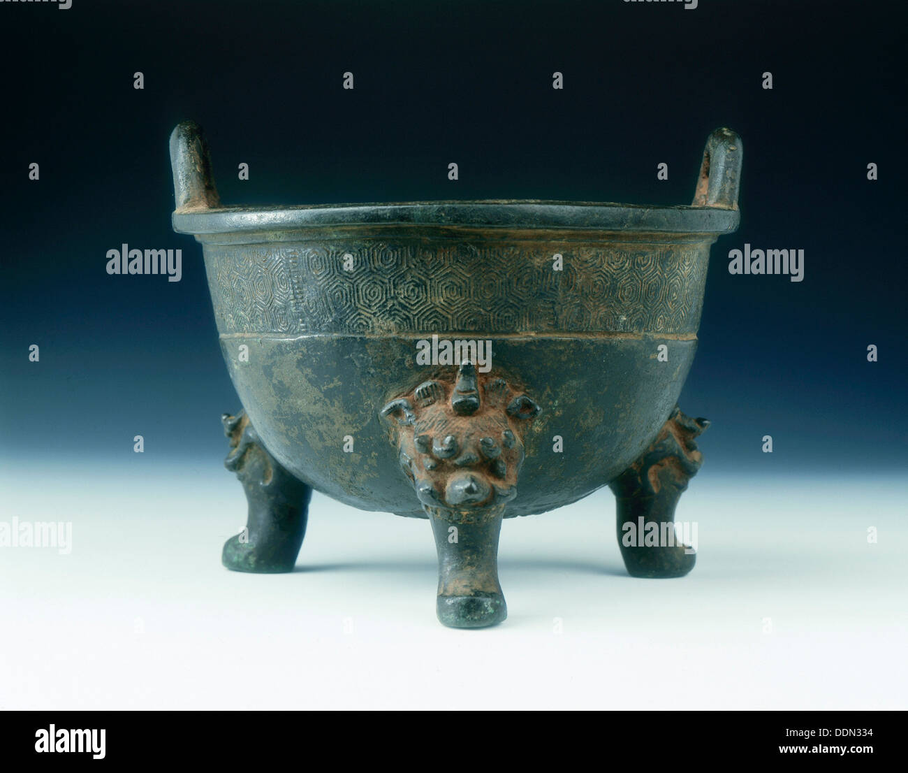 Bronze ding with tortoise shell diaper pattern, Ming dynasty, China ...