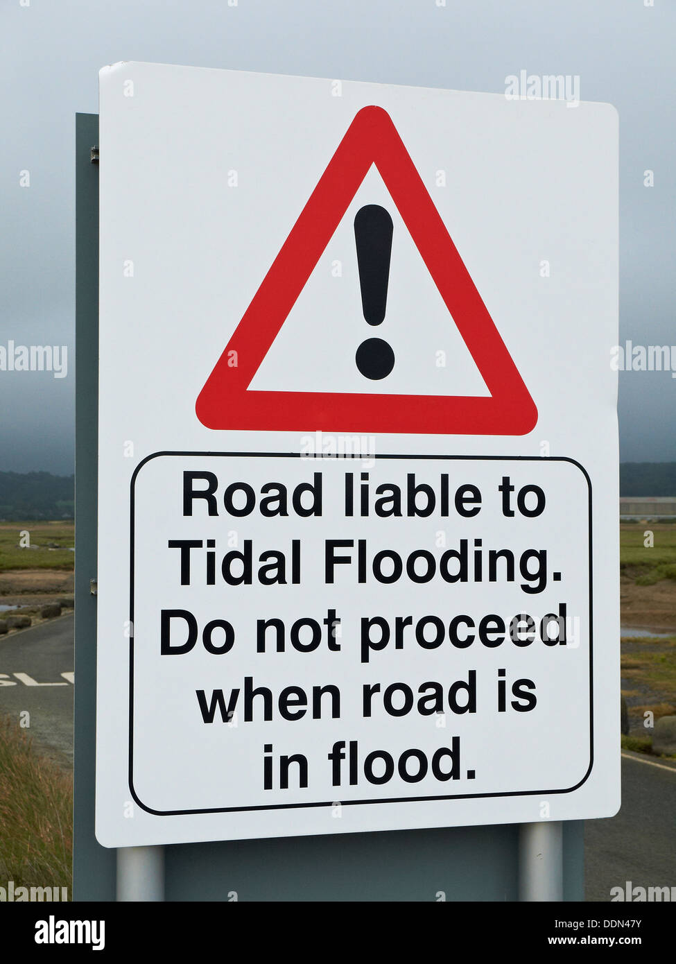 Flood warning sign UK Stock Photo - Alamy