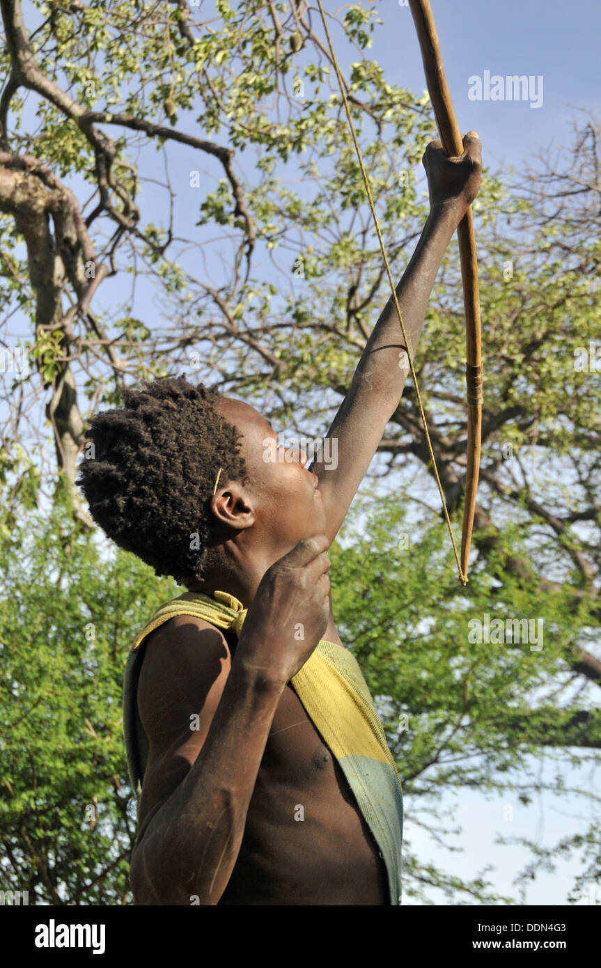 Arrow bow hunting tribe hi-res stock photography and images - Alamy