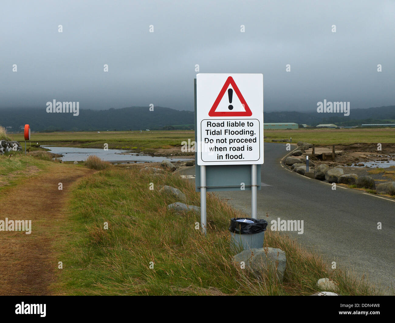 Flood warning sign UK Stock Photo - Alamy