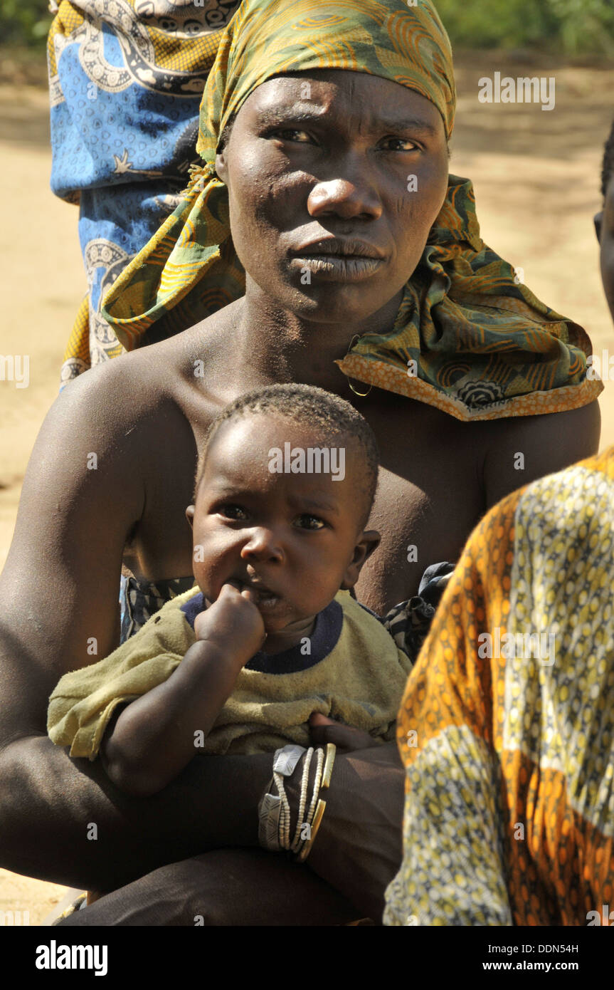 Hadza tribe hi-res stock photography and images - Alamy