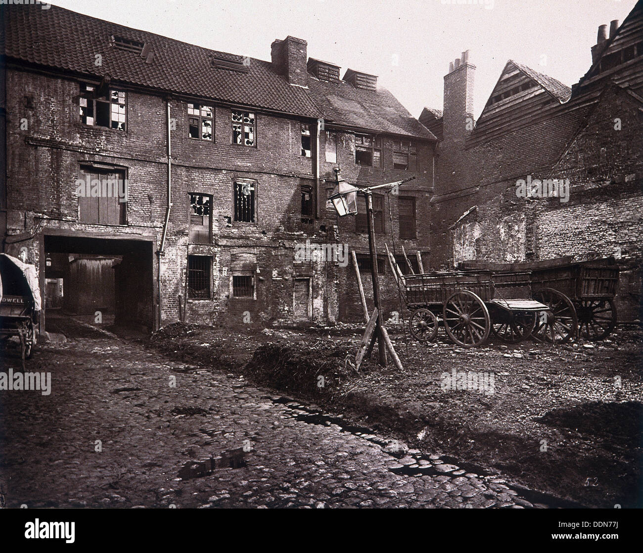 White Hart Inn yard, Southwark, London, 1881. Artist: Henry Dixon Stock ...