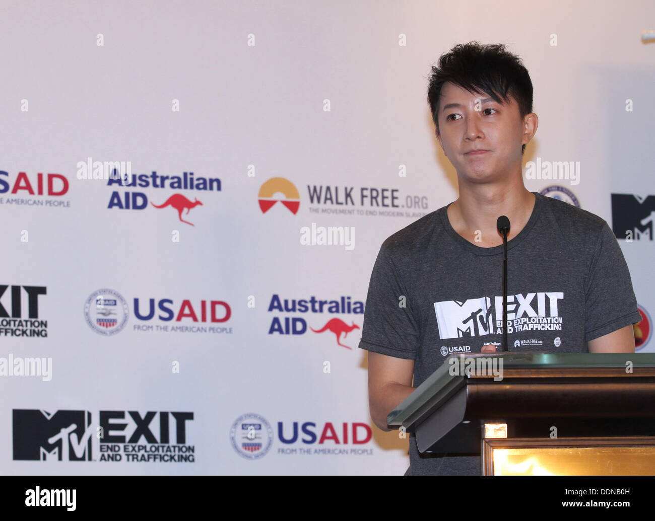 Singer Han Geng attends public activity aim at against human ...
