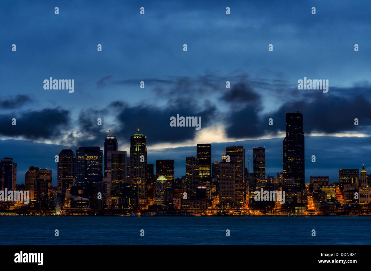 Seattle skyline early in the morning Stock Photo - Alamy