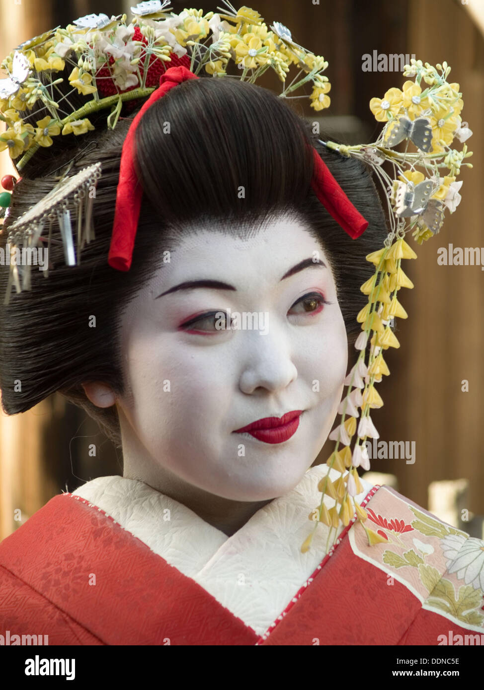 Woman in a japanese costume hi-res stock photography and images - Alamy