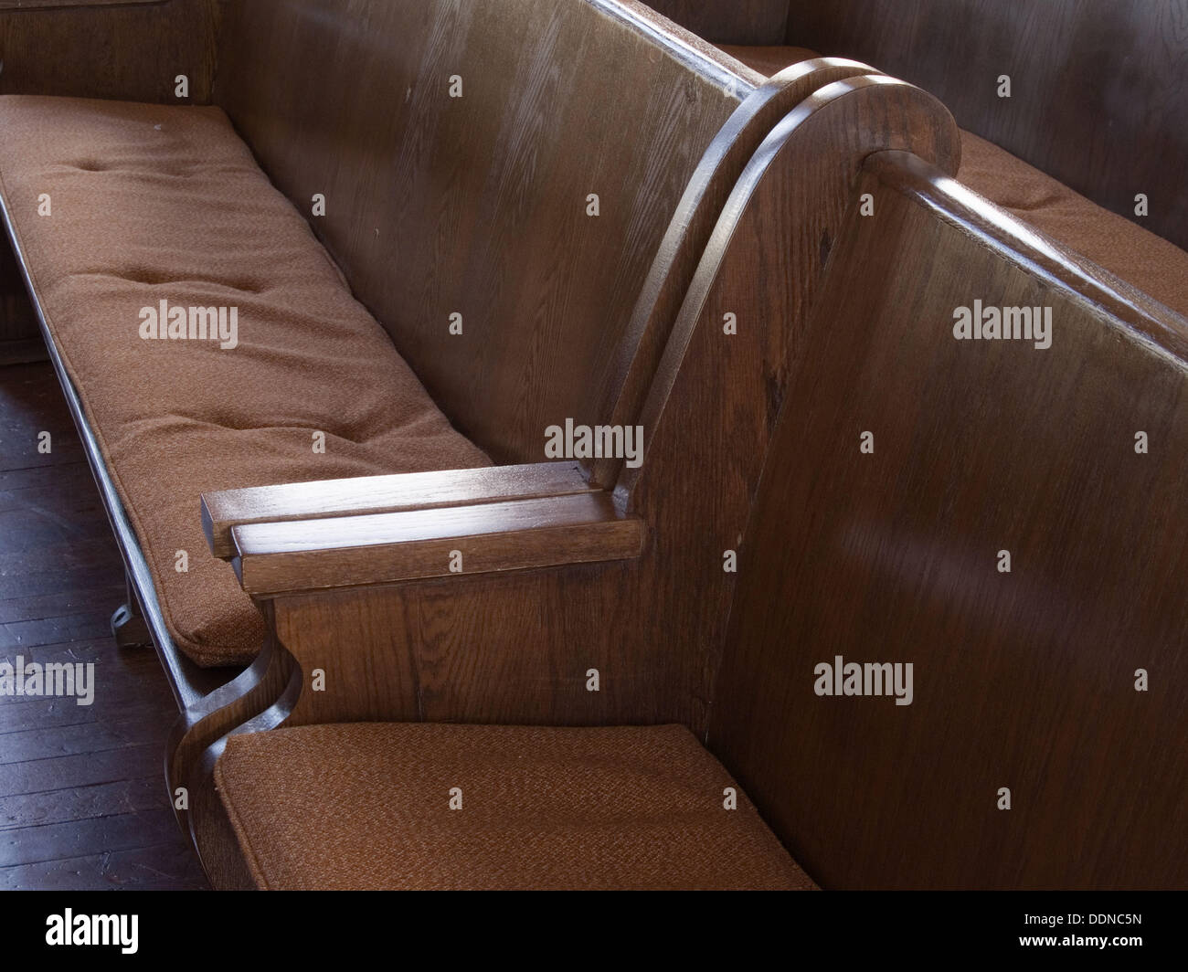 Jewish synagogue pews seats hi-res stock photography and images - Alamy