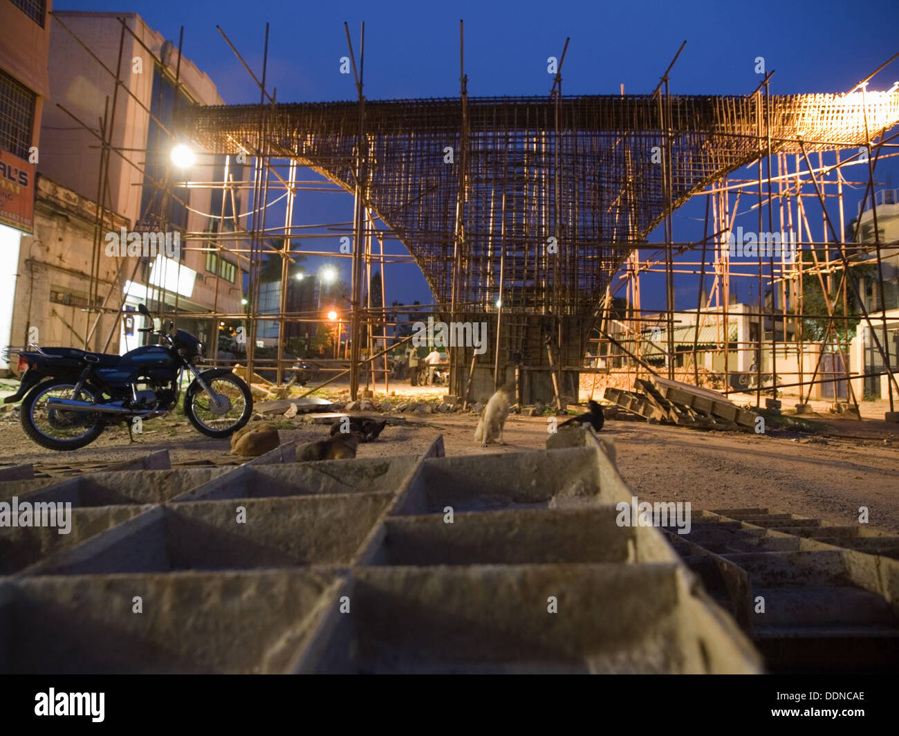 Overhead line truss hi-res stock photography and images - Alamy