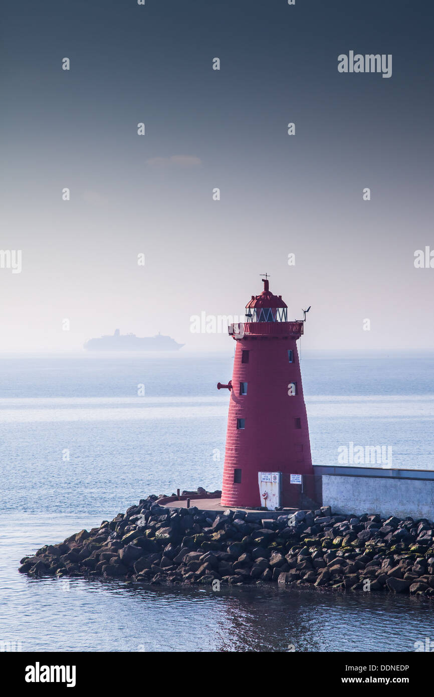 Lighthouse sea ship hi-res stock photography and images - Alamy