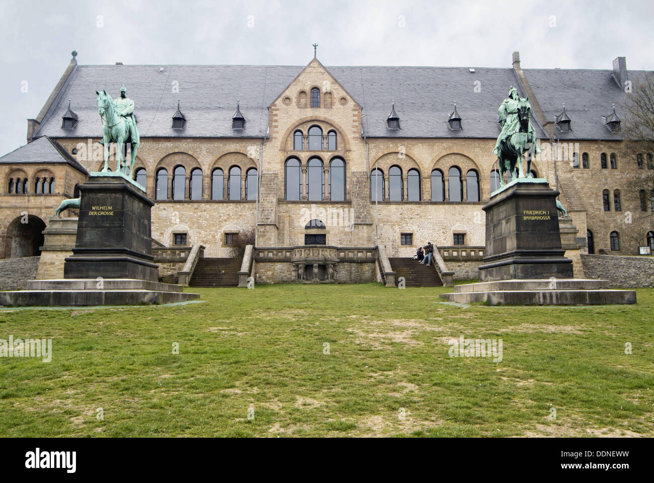 Romanesque palace hi-res stock photography and images - Alamy