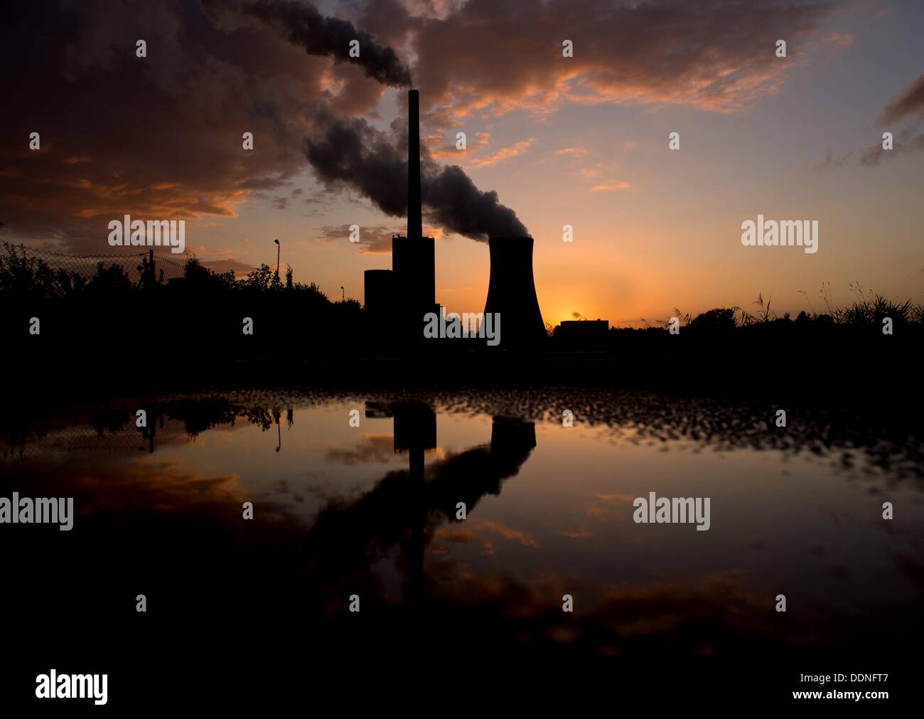 Hohenhameln, Germany. 31st Aug, 2013. The coal-fired power plant Mehrum ...