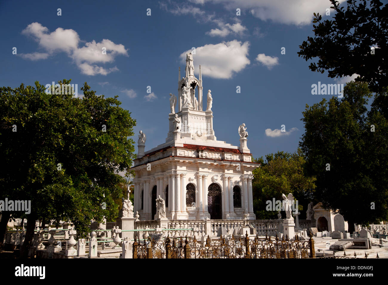 latin americas biggest Cemetery Cementerio Cristobal Colon in Havana ...