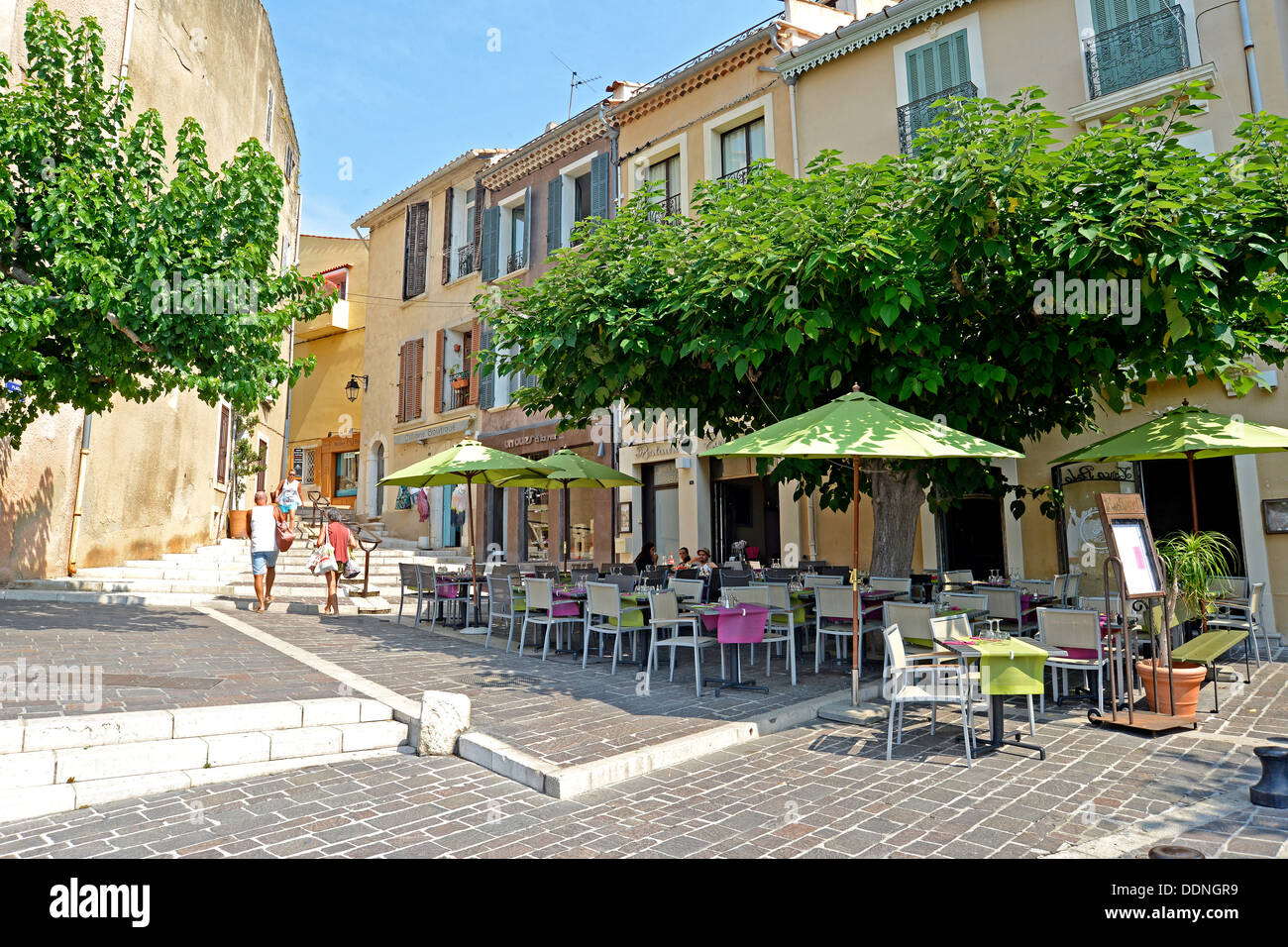 Cassis france cafe hi-res stock photography and images - Alamy