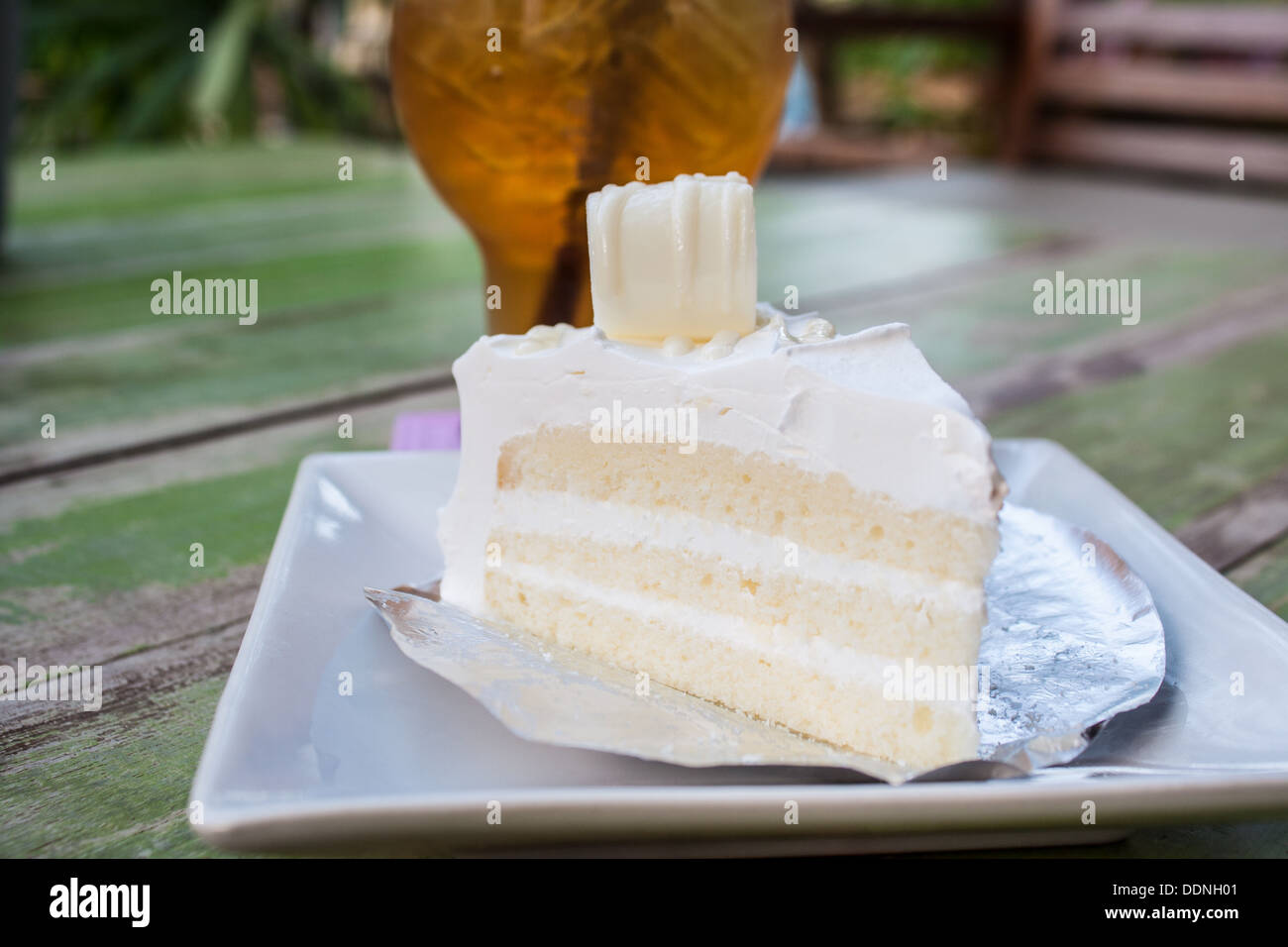 Glass cake dish hi-res stock photography and images - Alamy