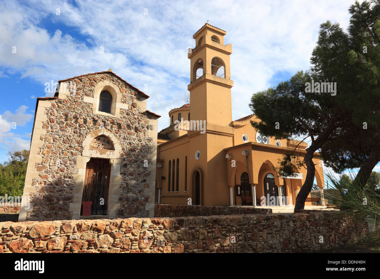 Cyprus, Pyrga Katharinenkapelle and modern local church, chapel Agia ...