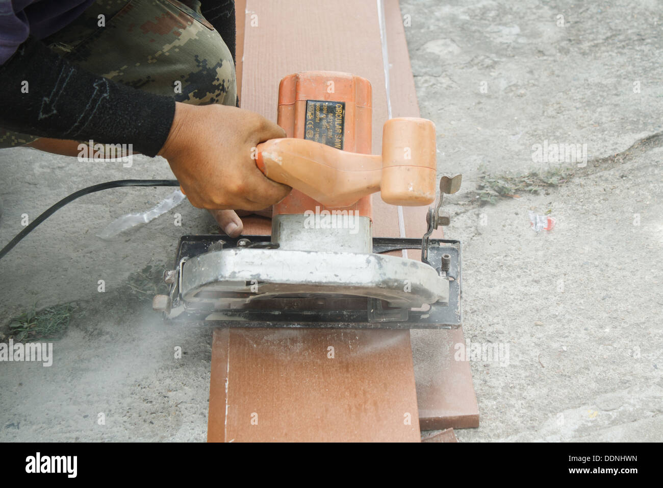 Workers are using a circular saw to cut wood Stock Photo - Alamy
