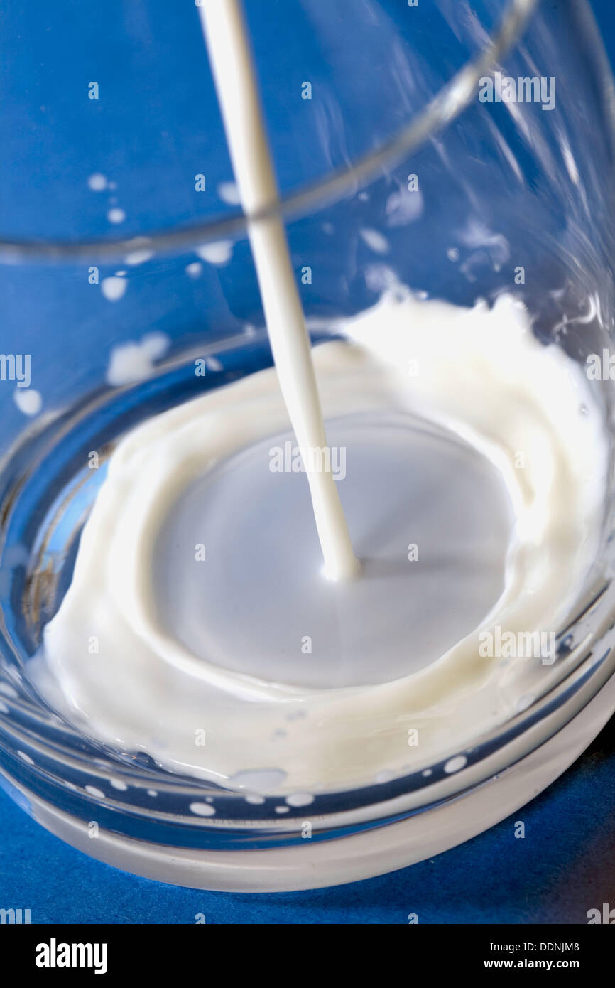 Dropping flow hi-res stock photography and images - Alamy