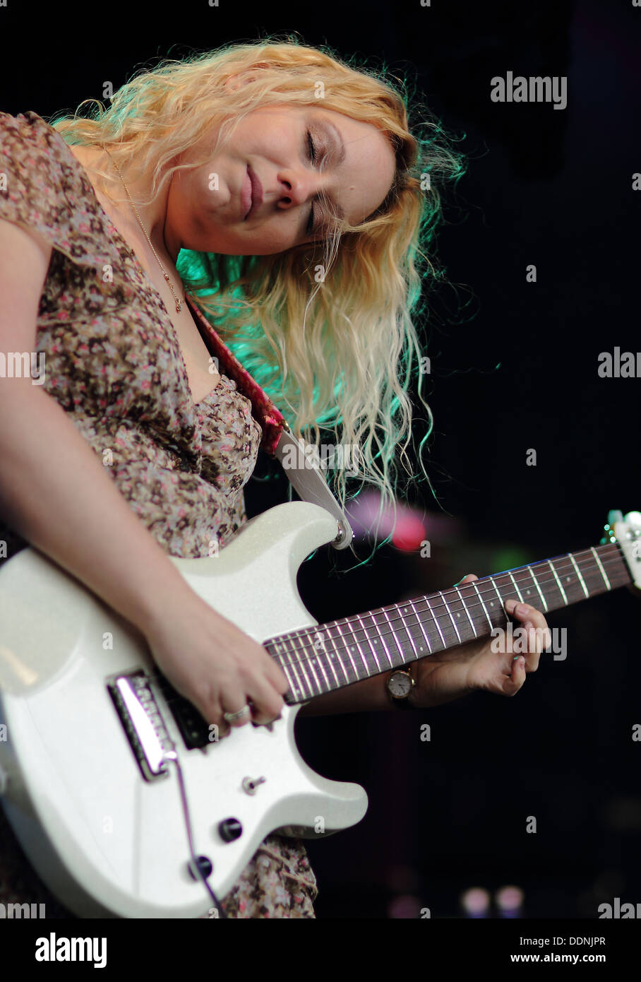 Alma vocalist hi-res stock photography and images - Alamy