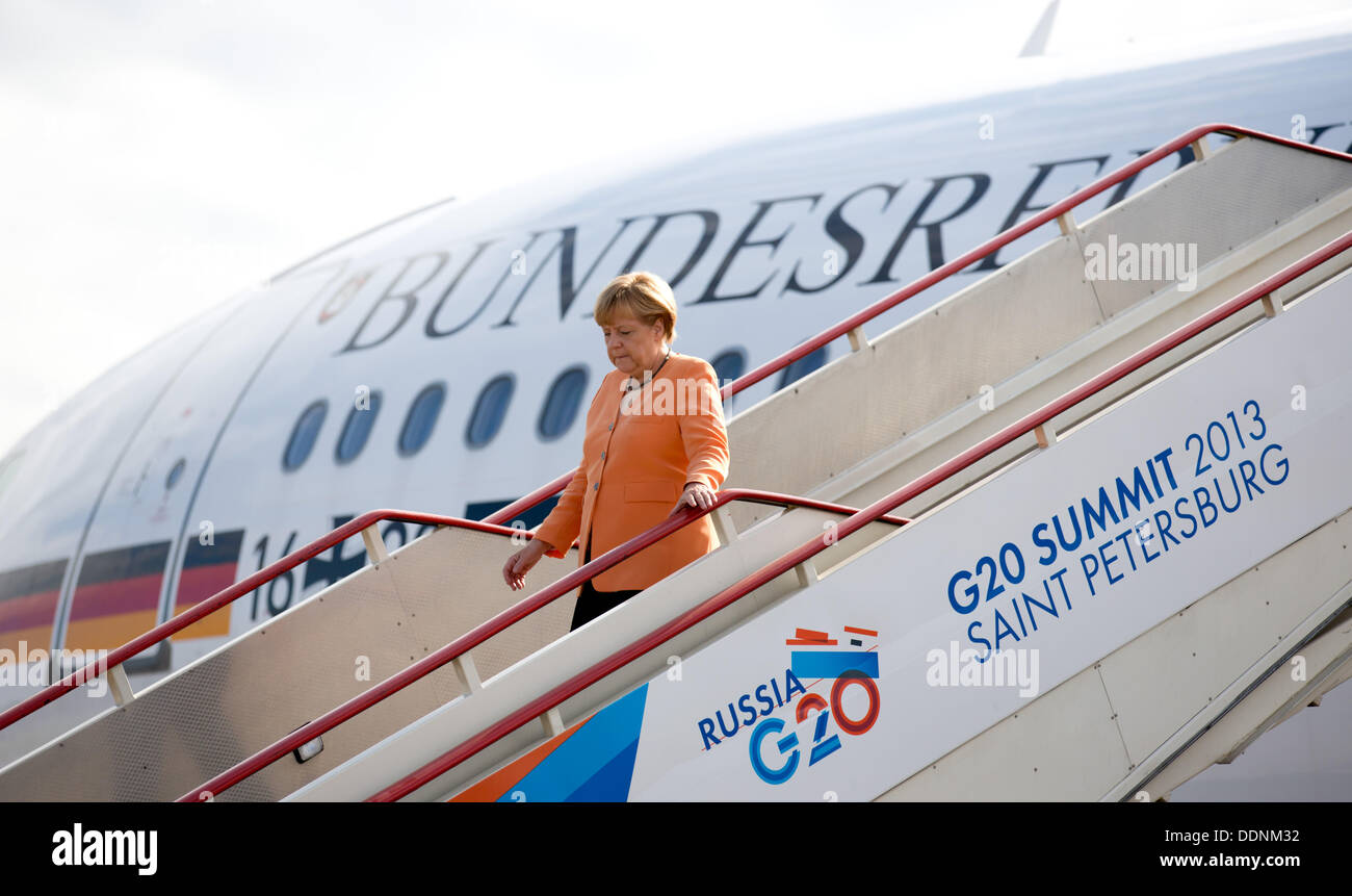 Angela merkel airplane hi-res stock photography and images - Alamy