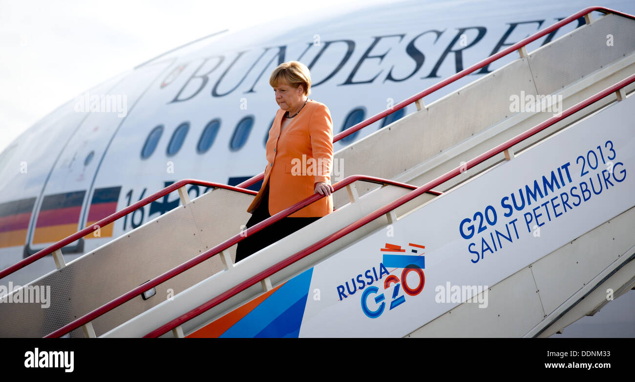 Angela merkel airplane hi-res stock photography and images - Alamy