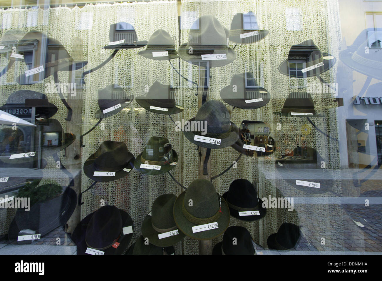 Display hats shop window hi-res stock photography and images - Alamy