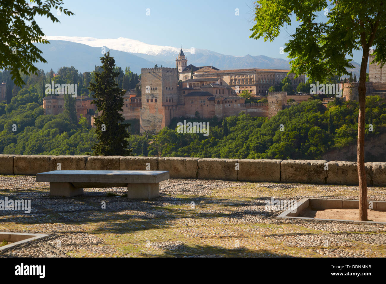 Granada tourist attractions hi-res stock photography and images - Alamy