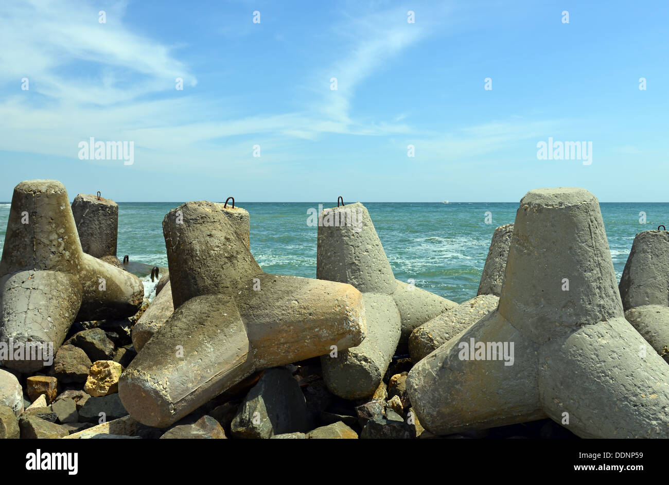 Sea breakwaters hi-res stock photography and images - Alamy