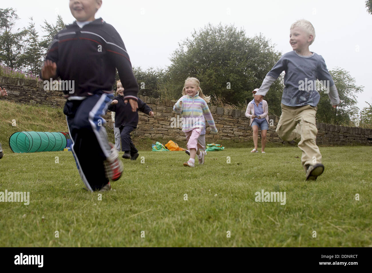 School children running race hi-res stock photography and images - Alamy