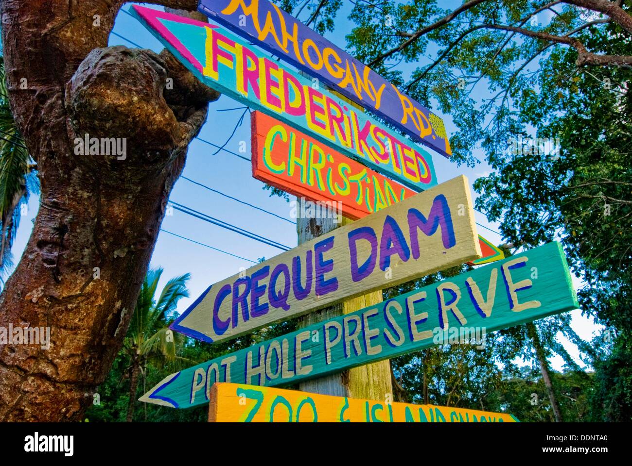 Route direction signs hi-res stock photography and images - Alamy