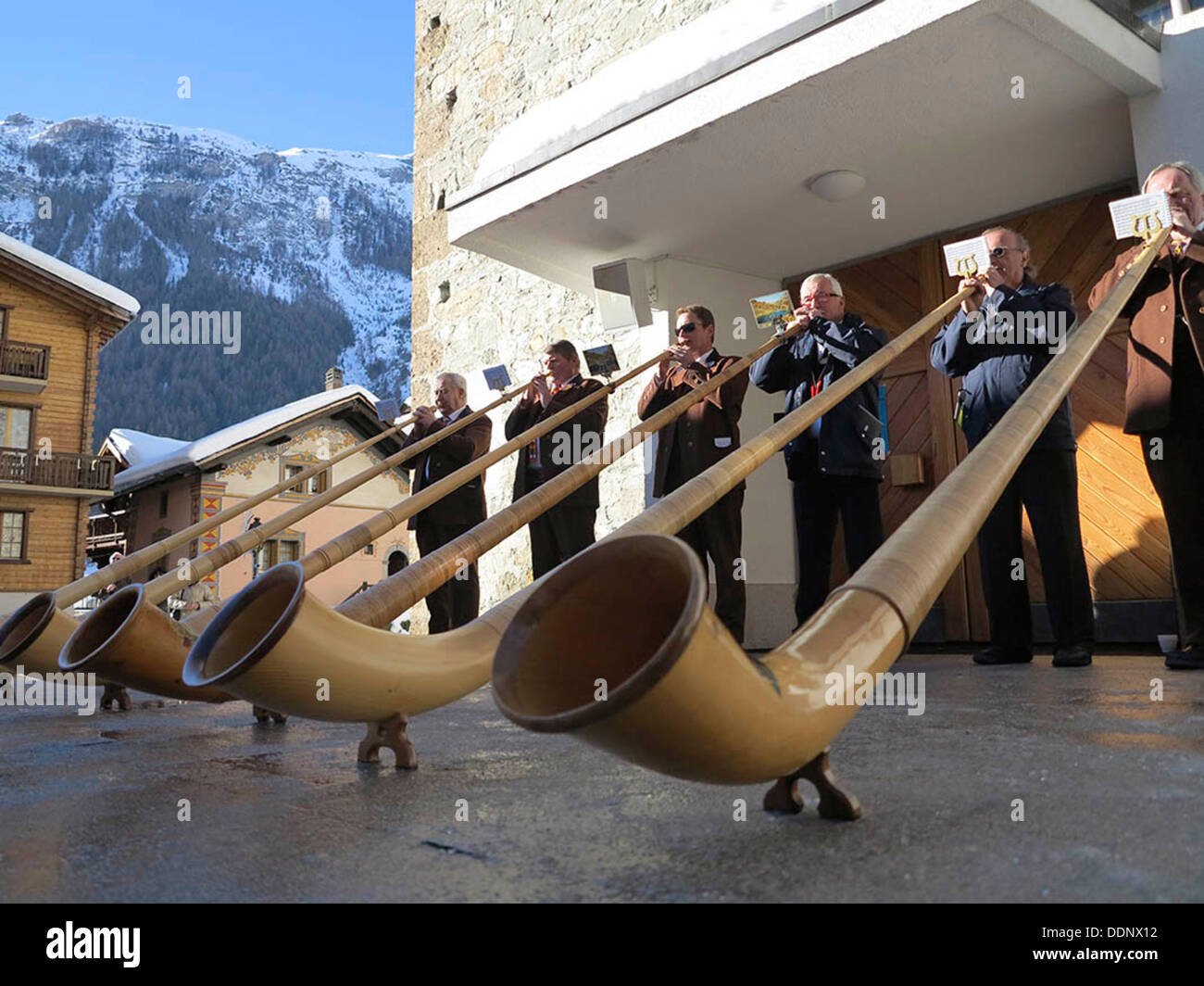 Alphorn instrument hi-res stock photography and images - Alamy