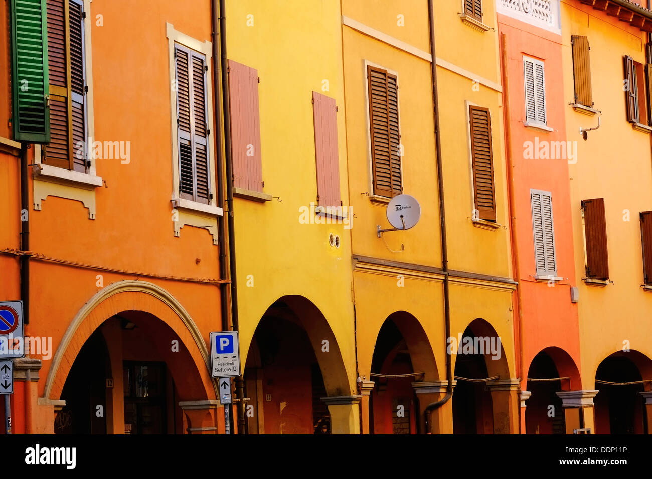 Italy, Emilia-Romagna, Bologna, Arcade on the old city, there is more ...