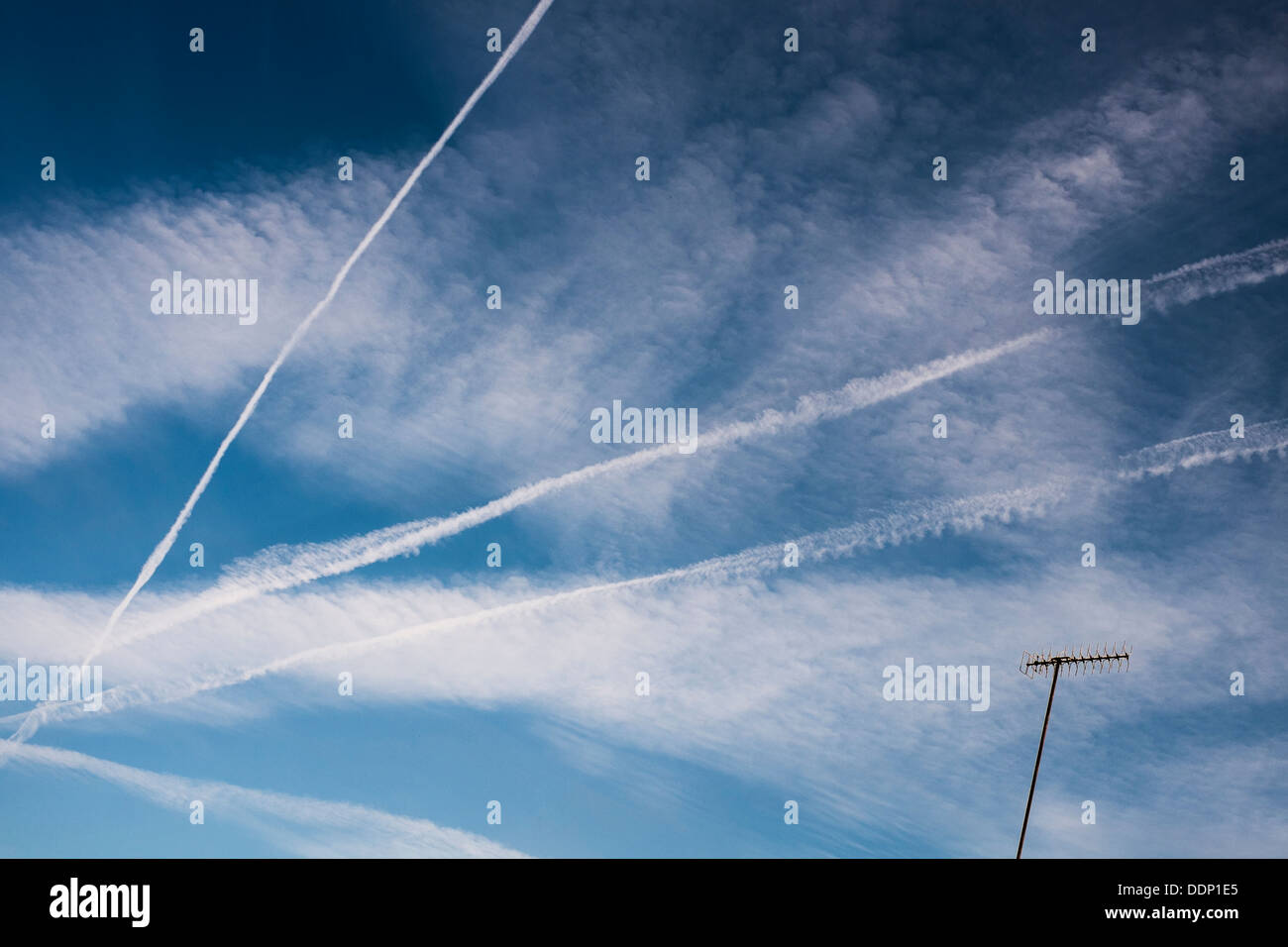 Aircraft trails and cloud formations in the skies over Worcestershire ...