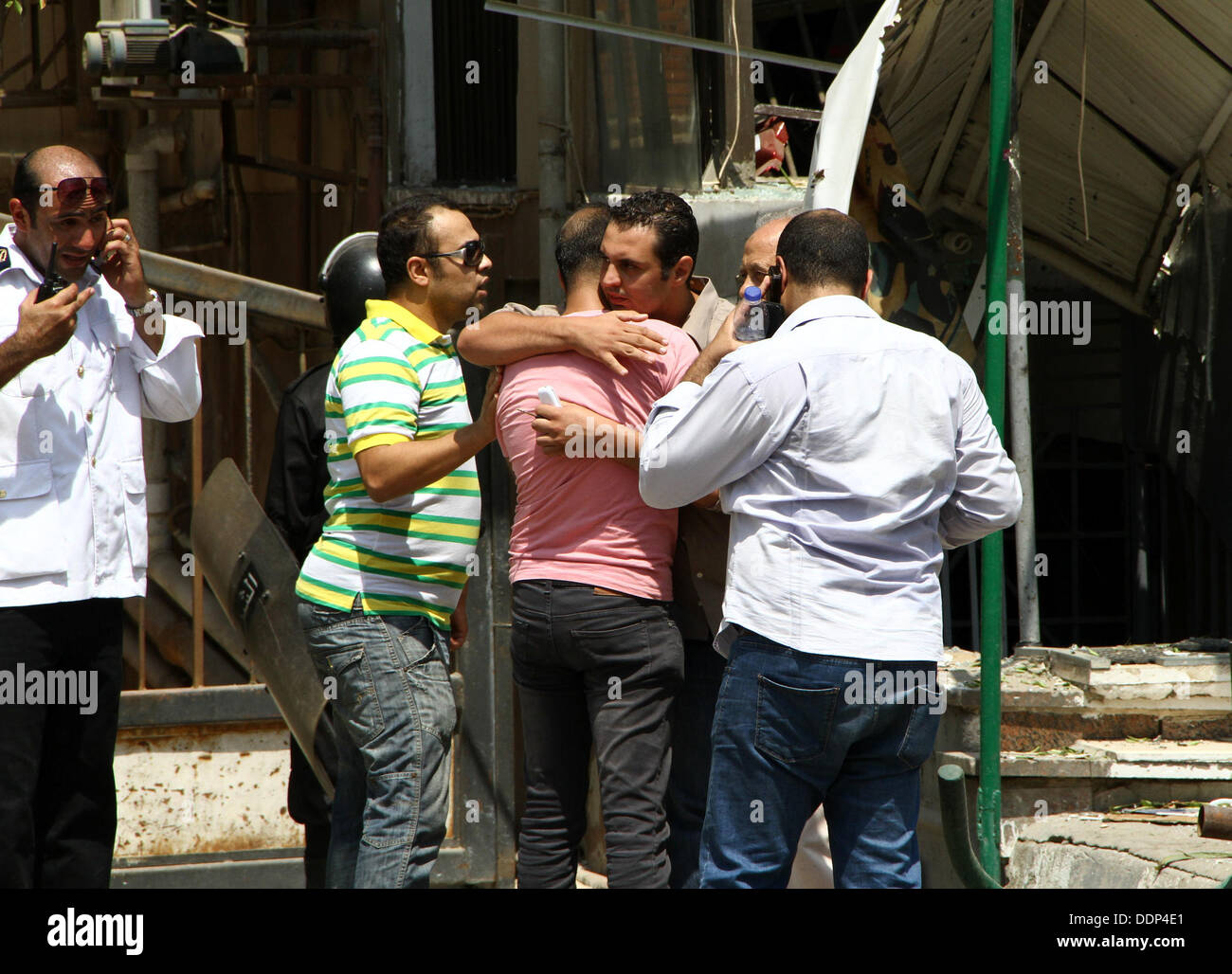 Cairo, Cairo, Egypt. 5th Sep, 2013. Egyptian security personnel gather at the scene of a bomb ...