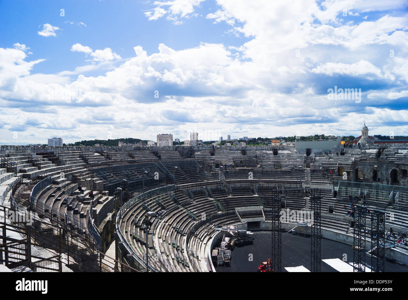 Ancient roman amphitheatre nimes languedoc roussillon hi-res stock ...