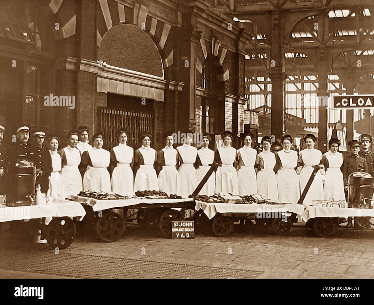 Red Cross and St. John's Ambulance Brigade volunteers - Voluntary Aid ...