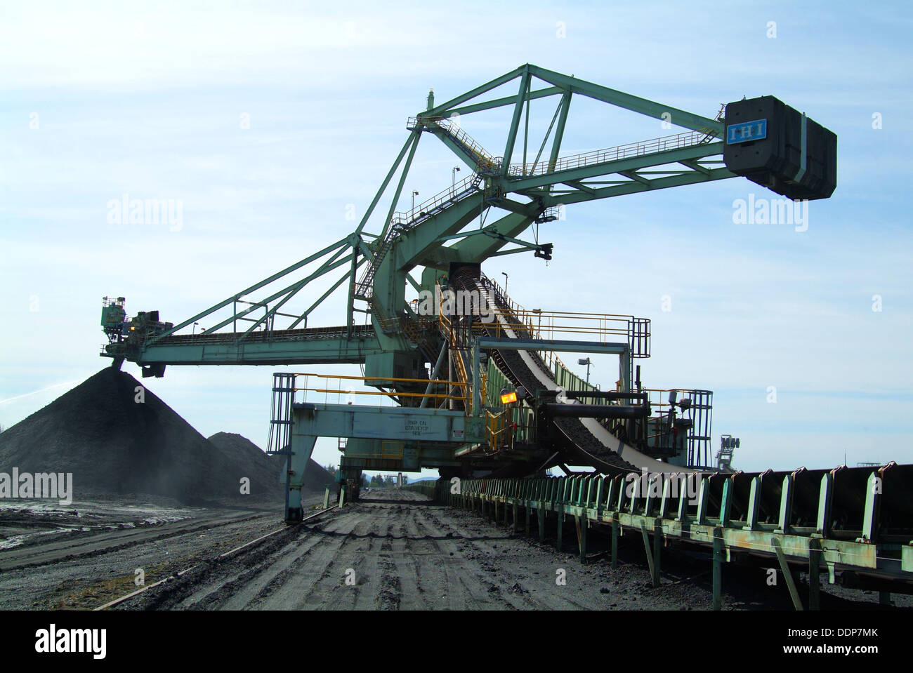 Coal stacker hi-res stock photography and images - Alamy
