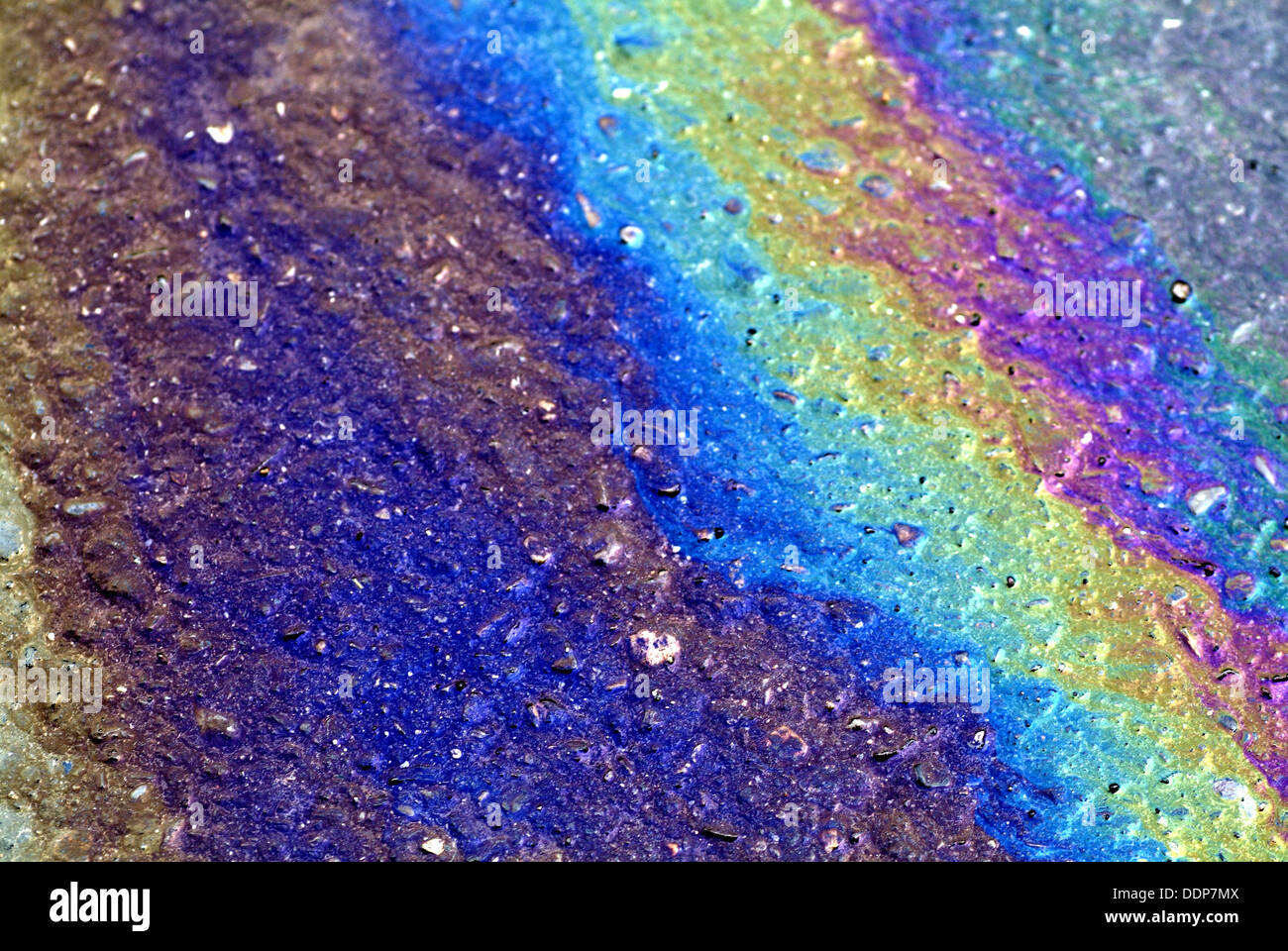 Natural color oil slick hi-res stock photography and images - Alamy