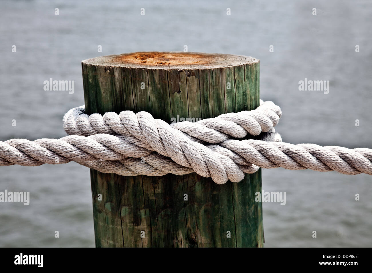 Pulling rope knot hi-res stock photography and images - Alamy