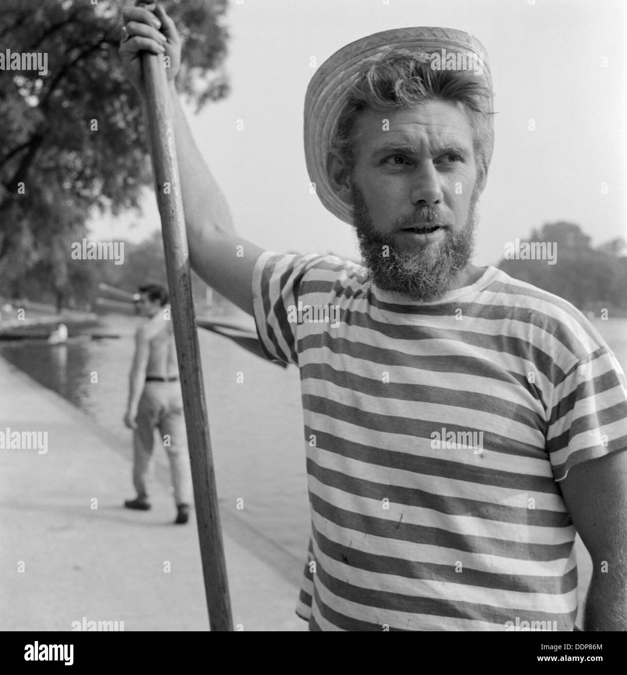 Man wearing boater straw hat hi-res stock photography and images - Alamy
