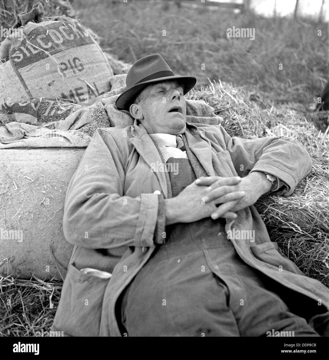 1940s men asleep hi-res stock photography and images - Alamy