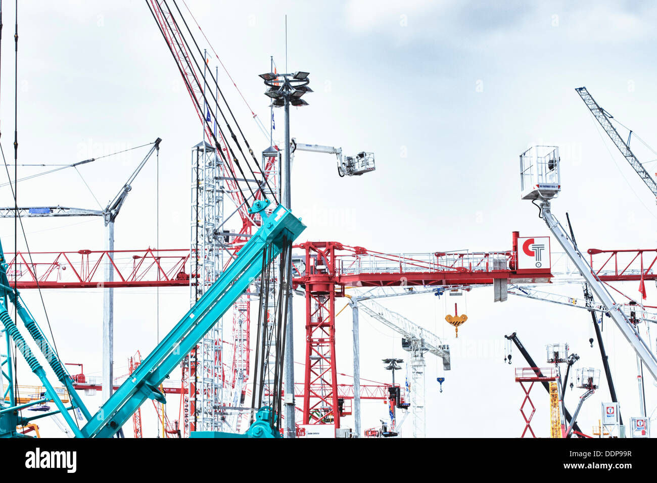 Aerial work platforms hi-res stock photography and images - Alamy