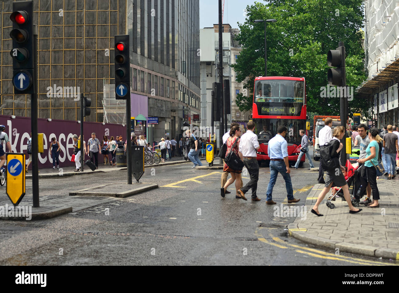 Busy London street Stock Photo - Alamy