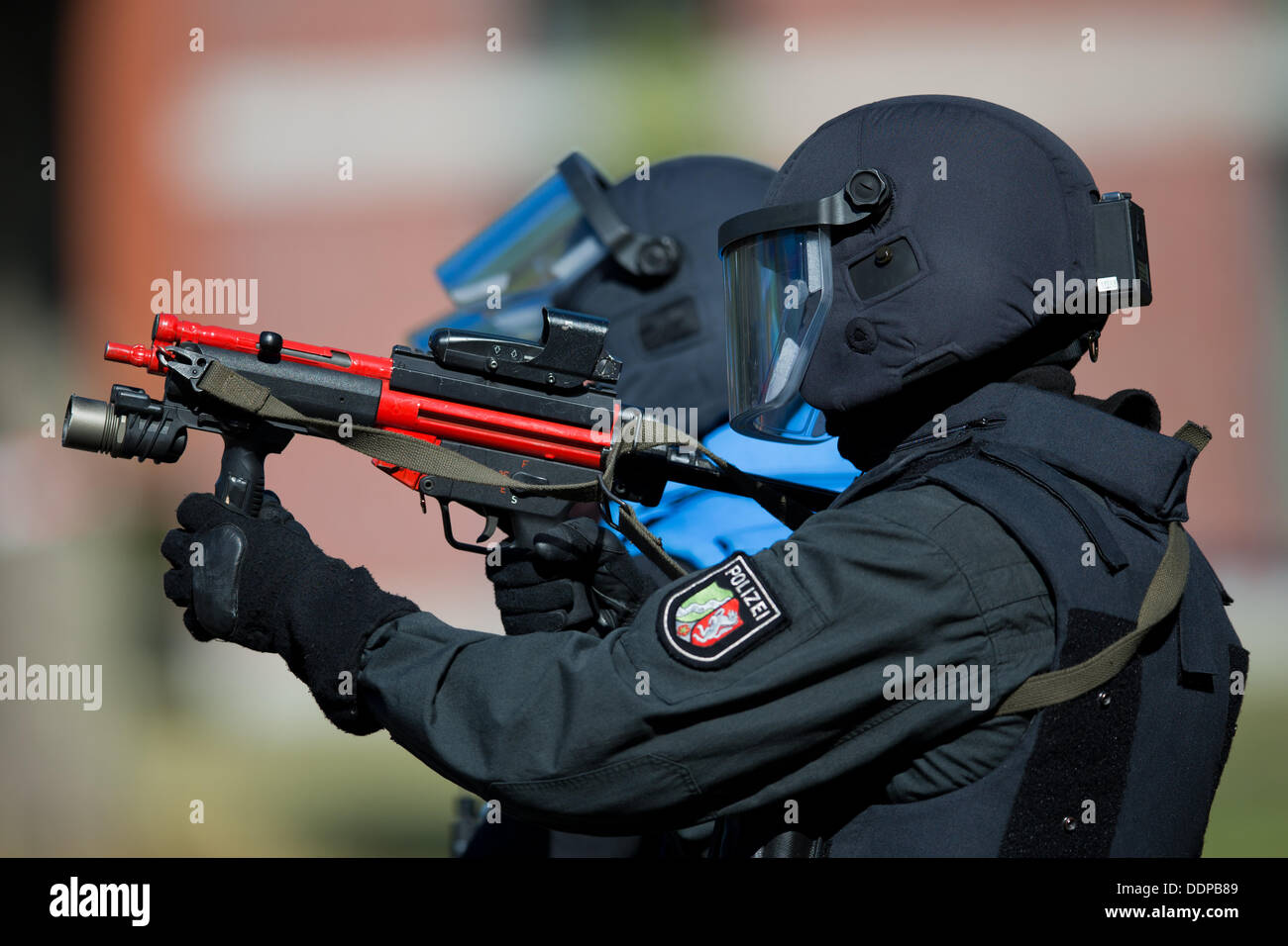 Selm, Germany. 05th Sep, 2013. Special forces police officers take part ...
