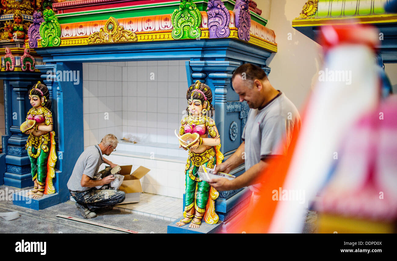 Craftsmen work in the hindu-temple in Berlin, Germany, 05 September ...