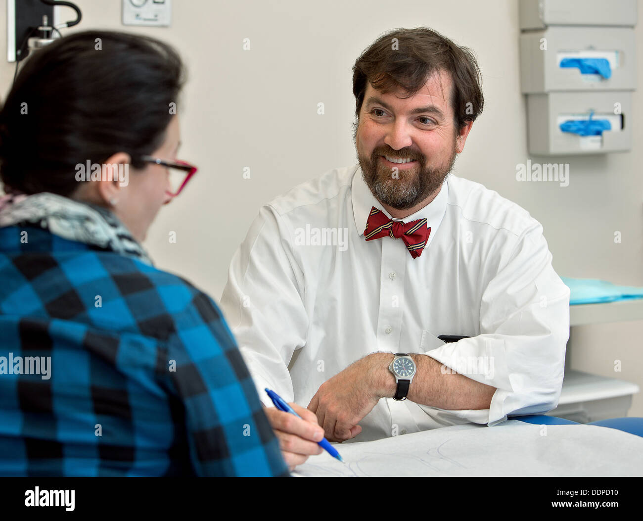 Doctor patient consultation hi-res stock photography and images - Alamy