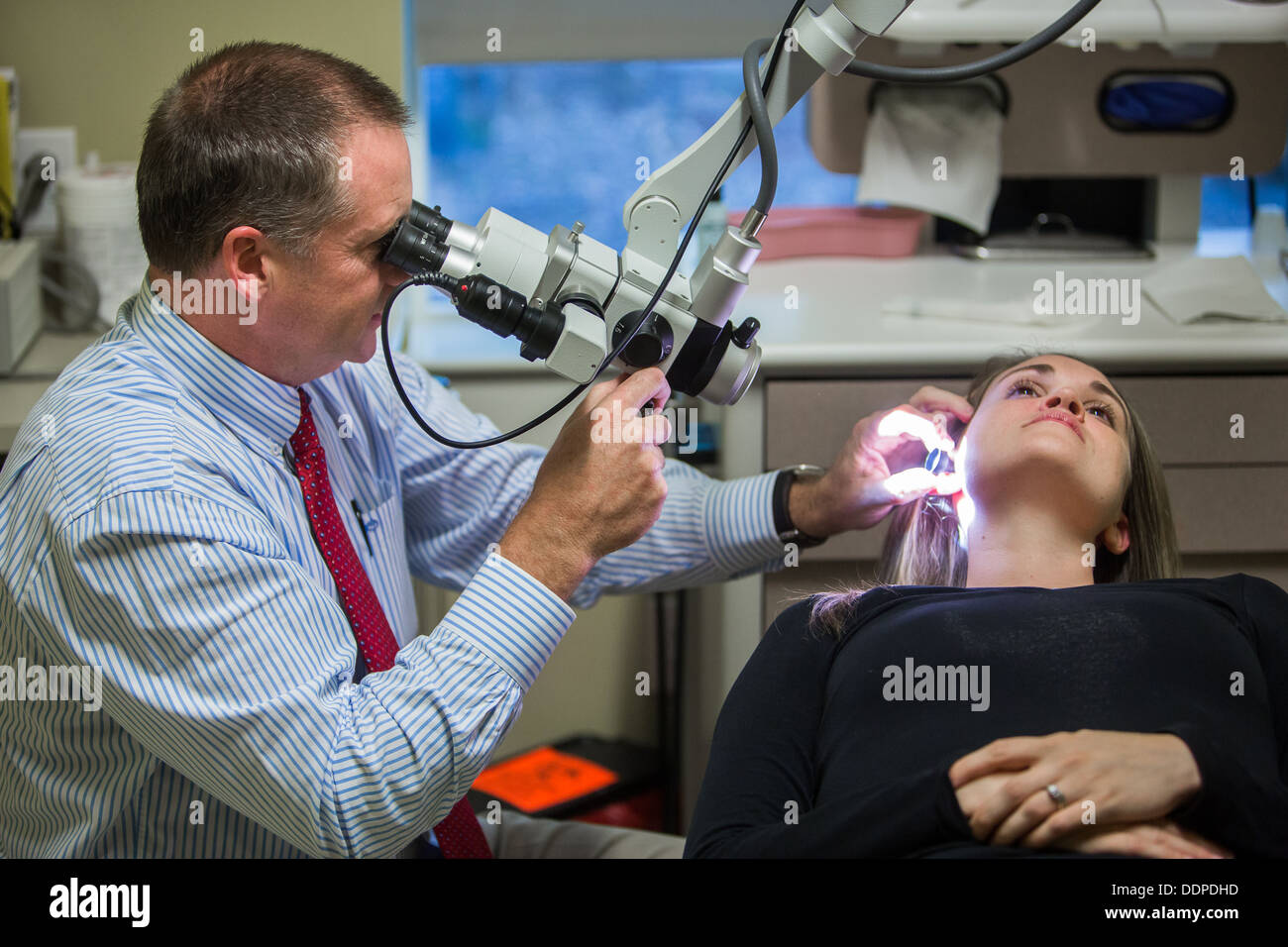 Doctor audiologist hi-res stock photography and images - Alamy